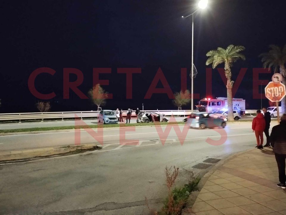 Σφοδρή σύγκρουση δύο ΙΧ στην παραλιακή - Ένας τραυματίας | Cretalive ειδήσεις